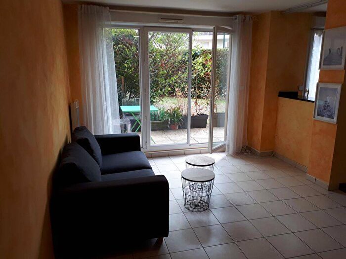 Centre Ville, Corbeil-Essonnes : Appartement 3 pièces à louer