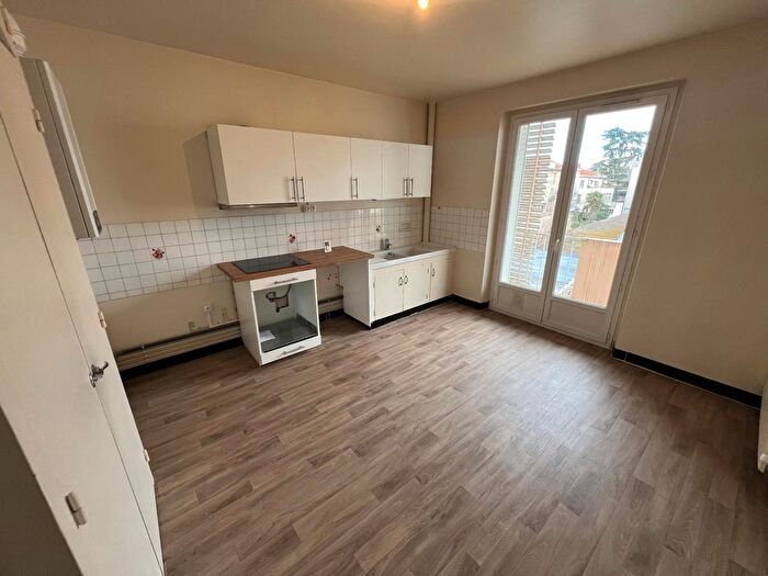 Appartement à louer - Clermont-Ferrand, Vallières, Sallins, Poncillon - 3 pièces - 2 chambres