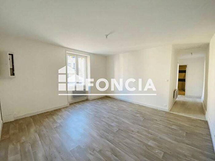 Appartement à louer - Centre Ancien-Fertevault, Thouars - 3 pièces - 2 chambres