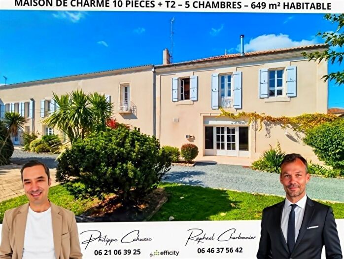 Maison 10 pièces à Tonnay-Charente, à vendre