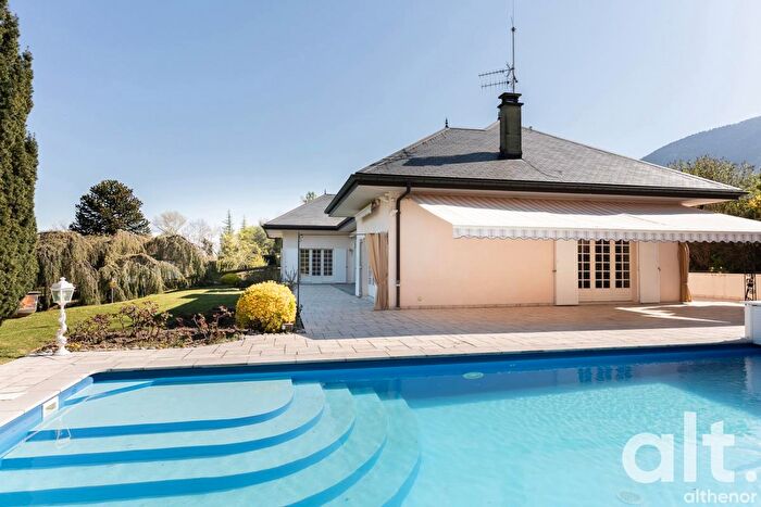 Maison 11 pièces à Archamps, à vendre