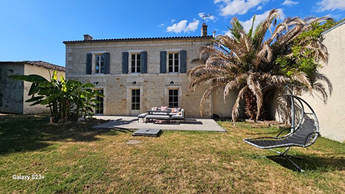 Maison 6 pièces à Saint-Symphorien, à vendre