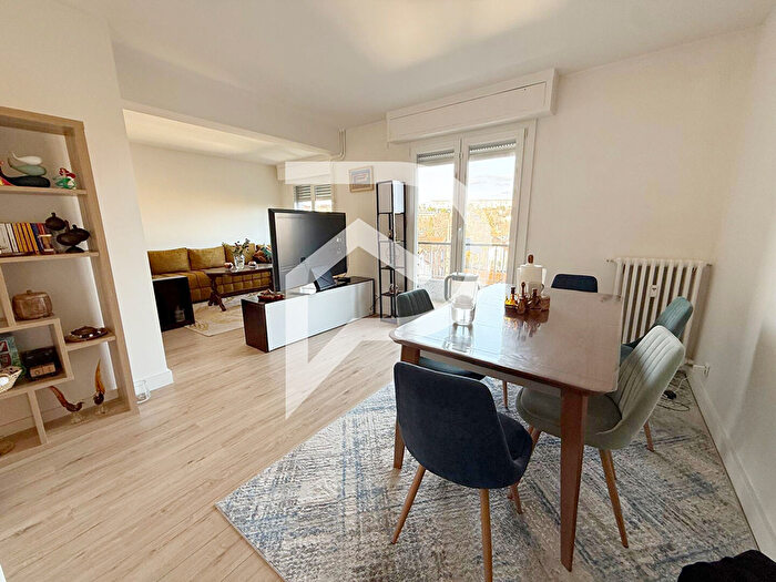 Appartement à vendre - Chatou, Est - 4 pièces - 2 chambres