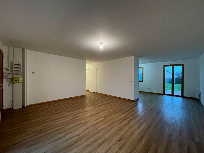 Maison à louer - Voves - 4 pièces - 3 chambres