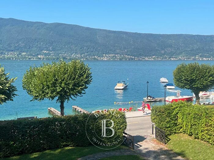 Menthon-Saint-Bernard : Maison 8 pièces à vendre