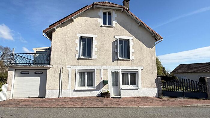 Maison à vendre - Saint-Priest-les-Fougères - 6 pièces - 3 chambres