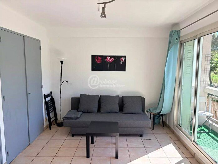 Cinq Avenues, Marseille 4ème arrondissement - Appartement 1 pièce à louer