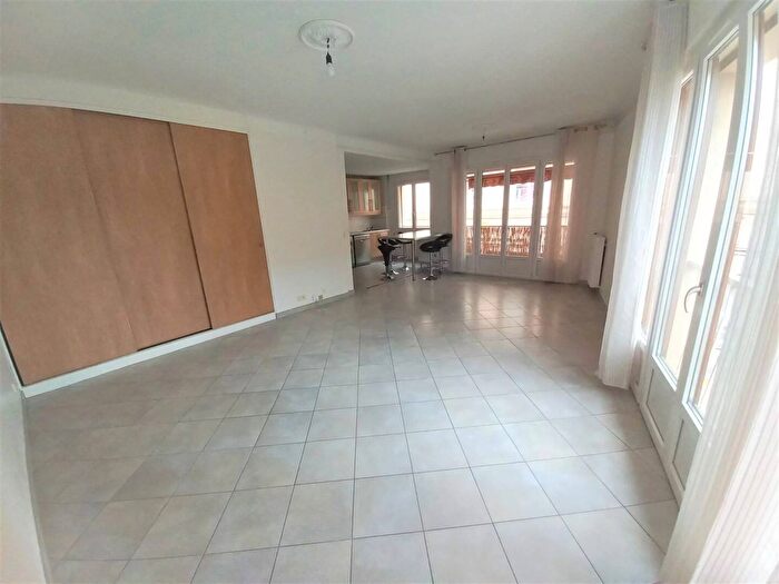 Appartement à louer - Val Saint-André, Arc, La Torse, Aix-en-Provence - 2 pièces - 1 chambre