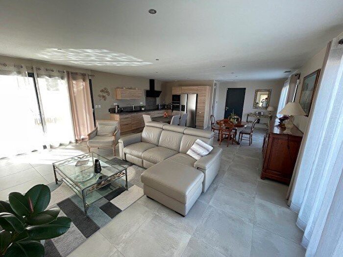 Maisons à vendre et appartements à louer - 1