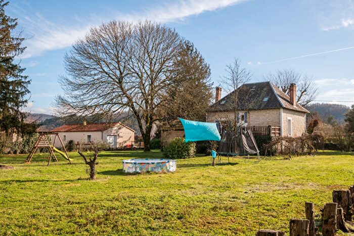 Maison à vendre - Biars-sur-Cère - 6 pièces - 4 chambres