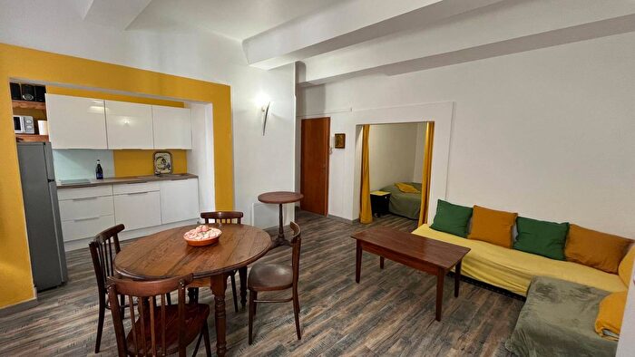 Appartement à louer - Le Port, Toulon - 2 pièces - 1 chambre