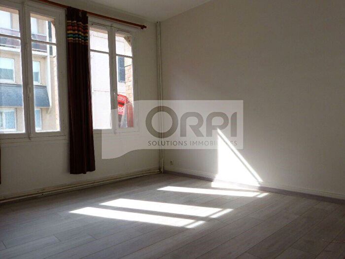 Centre Ville-Isambard, Évreux : Appartement 1 pièce à louer
