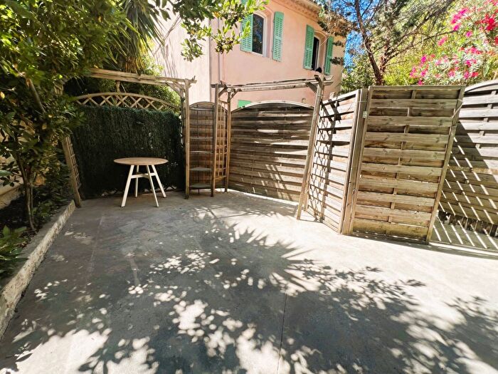 Appartement à louer - Marseille ème arrondissement - 3 pièces - 2 chambres