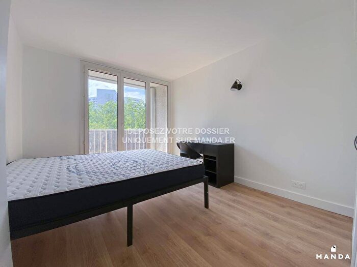 République-Université, Nanterre : Appartement 4 pièces à louer
