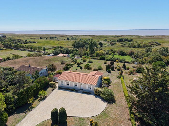 Maison 4 pièces à vendre à Chenac-Saint-Seurin-d'Uzet