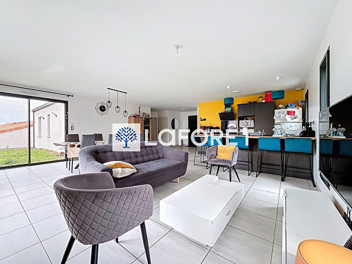 Maison à vendre - Nueil-les-Aubiers - 6 pièces - 4 chambres