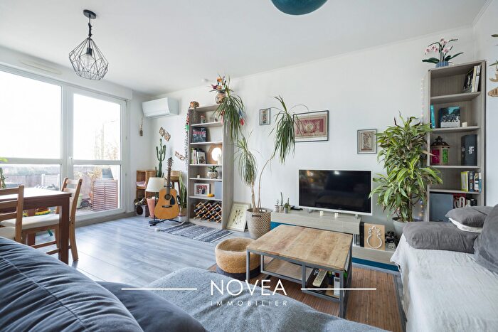 Appartement à vendre - Villeurbanne - 3 pièces - 2 chambres