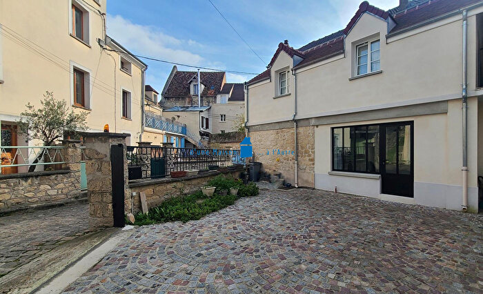 Carrières-sur-Seine, Centre historique : Maison 3 pièces à louer