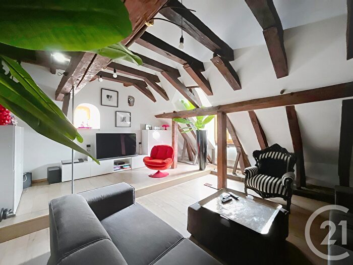 Appartement à louer - Montbéliard, Centre-ville, Prairie, Batteries du Parc, Charmontet - 3 pièces - 2 chambres