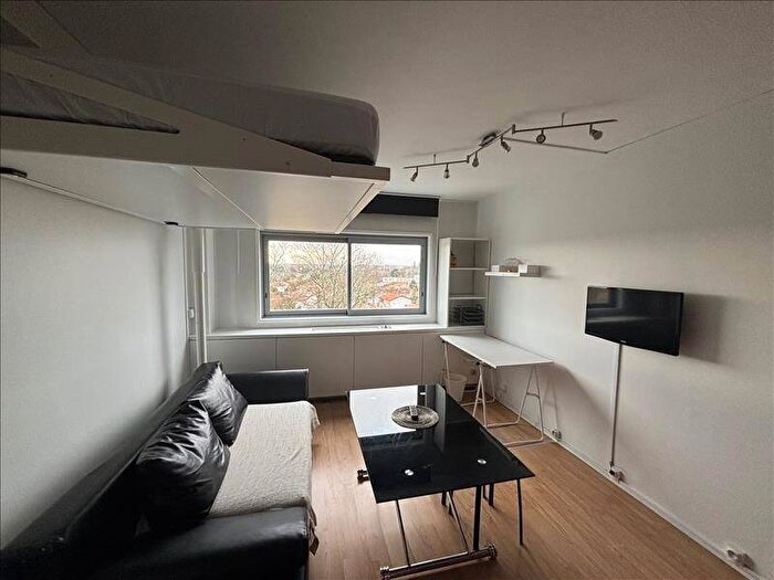 Appartement à louer - Brannes, Gradignan - 1 pièce