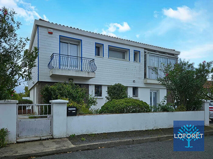 Maison à vendre - Saint-Gilles-Croix-de-Vie - 6 pièces - 3 chambres