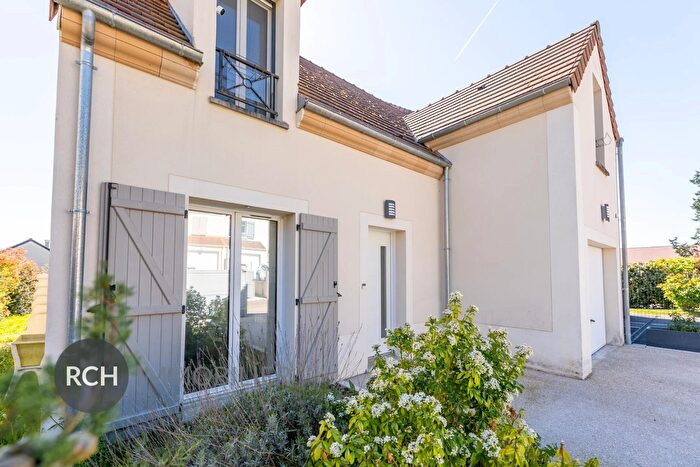 Maison 5 pièces à Autouillet, à vendre