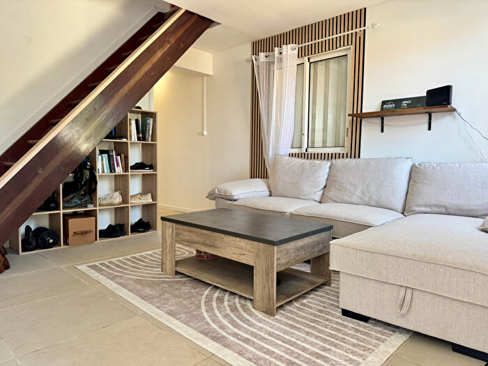 Maison 3 pièces à Saint-Pierre, Terre Sainte, Université, à vendre