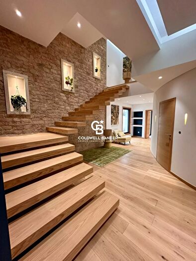 Maisons à vendre et appartements à louer - 1
