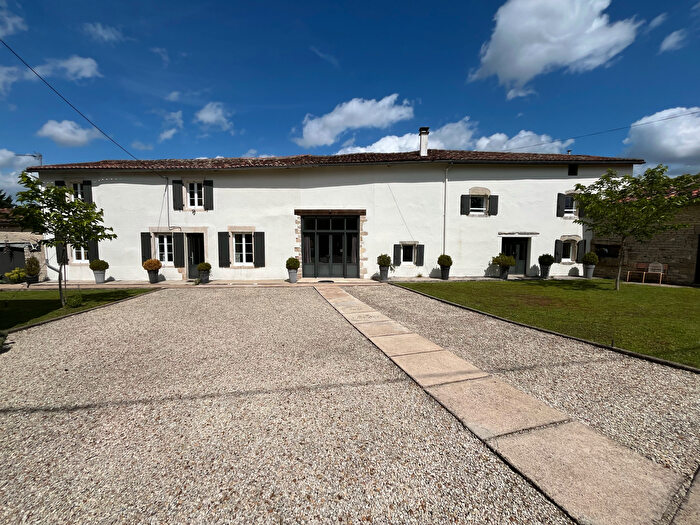 Maison 7 pièces à Fontclaireau, à vendre