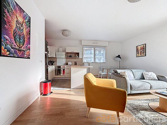 Appartement à louer - Colombiers, Issy-les-Moulineaux - 3 pièces - 2 chambres