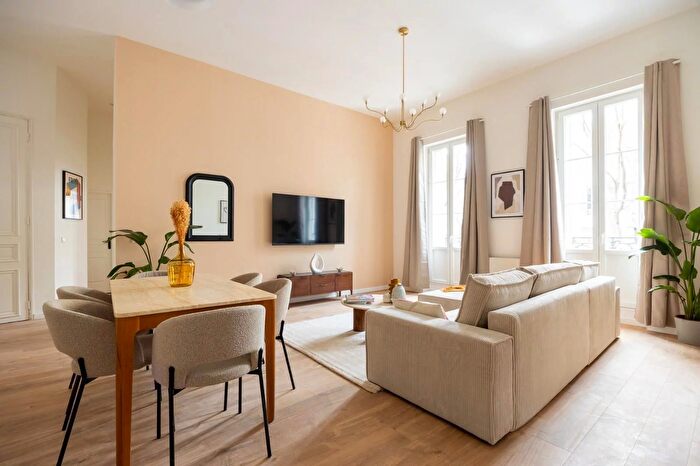Marseille 6ème, Cours julien, Notre-Dame-des-Monts : Appartement 4 pièces à louer