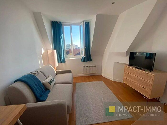 République, Suresnes : Appartement 1 pièce à louer