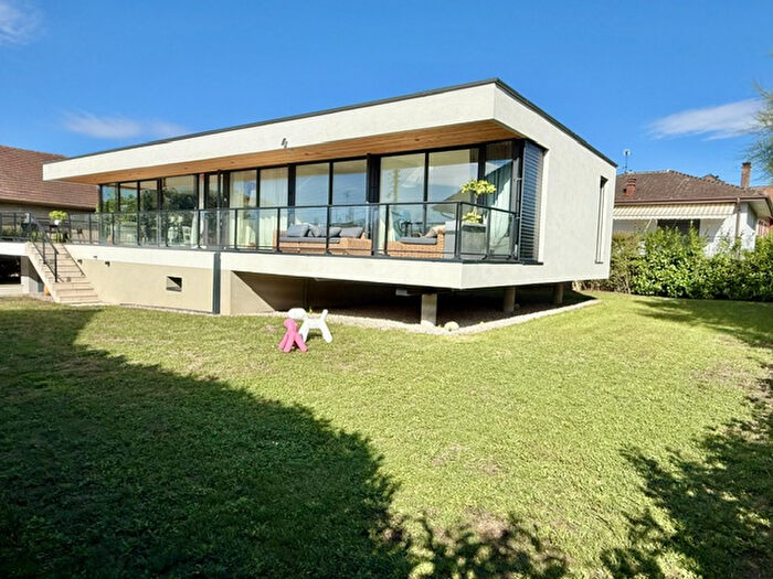 Maison 7 pièces à Ville-la-Grand, à vendre