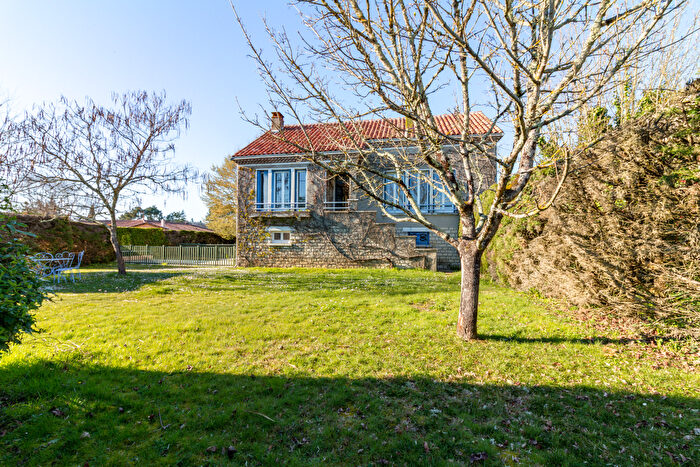 Maison 5 pièces à vendre à Neuvic