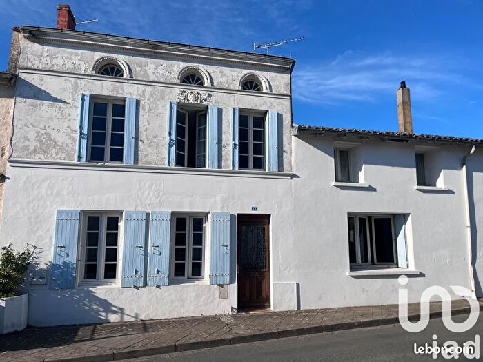 Maison à vendre - Corme-Royal - 9 pièces - 3 chambres