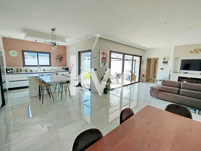 Maison à vendre - Saint-Geniès-de-Malgoirès - 5 pièces - 4 chambres