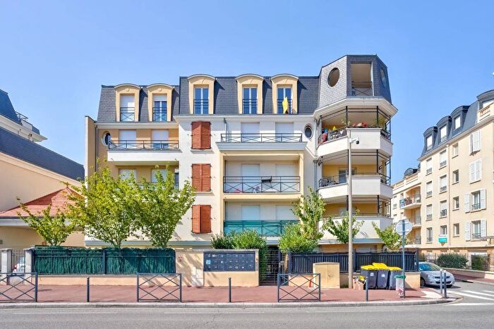 Appartement à louer - Jean Monnet-Source Bruyère, Franconville - 4 pièces - 3 chambres