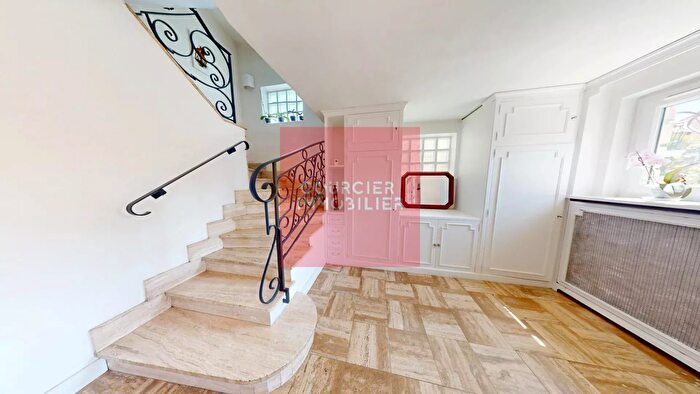 Maison 7 pièces à Le Mesnil-Saint-Denis, à louer