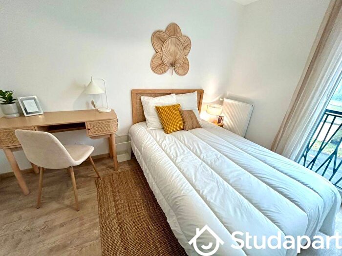 Appartement à louer - Est Nord Ouest Sud, Émerainville - 1 pièce - 1 chambre