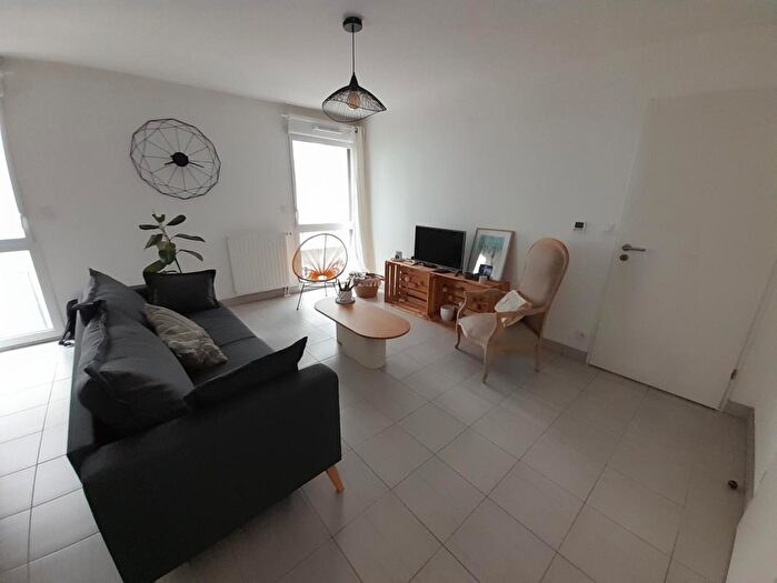 Quartiers Centre, Colombier : Appartement 3 pièces à louer