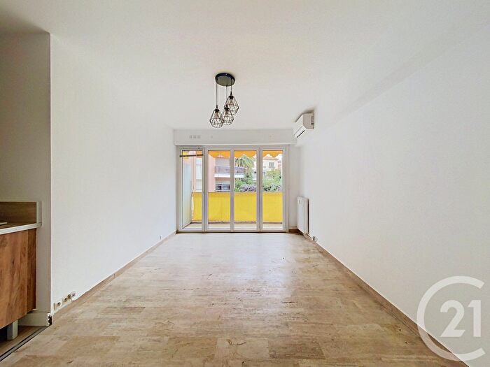 Appartement 2 pièces à louer à Cannes, Prado, République