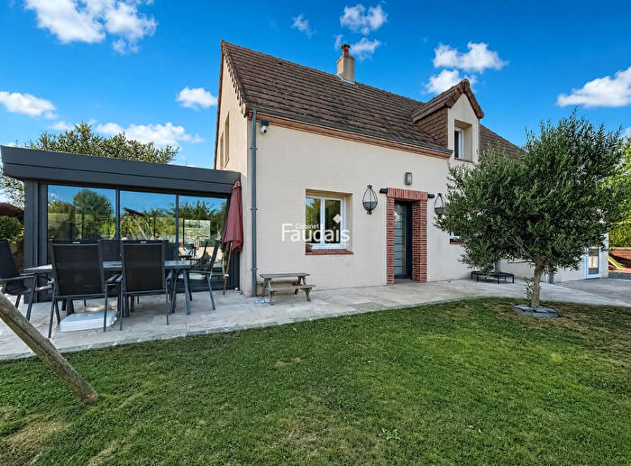 Maison 7 pièces à vendre - Saint-Symphorien-le-Valois