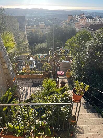 Maison 5 pièces à Grasse, Centre-ville Nord, à vendre