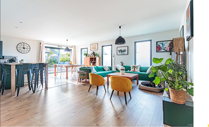 Maison à vendre - Bassussarry - 7 pièces - 5 chambres