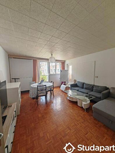 Appartement à louer - Gérard Philipe, Saint-Cyr-lécole - 1 pièce - 4 chambres