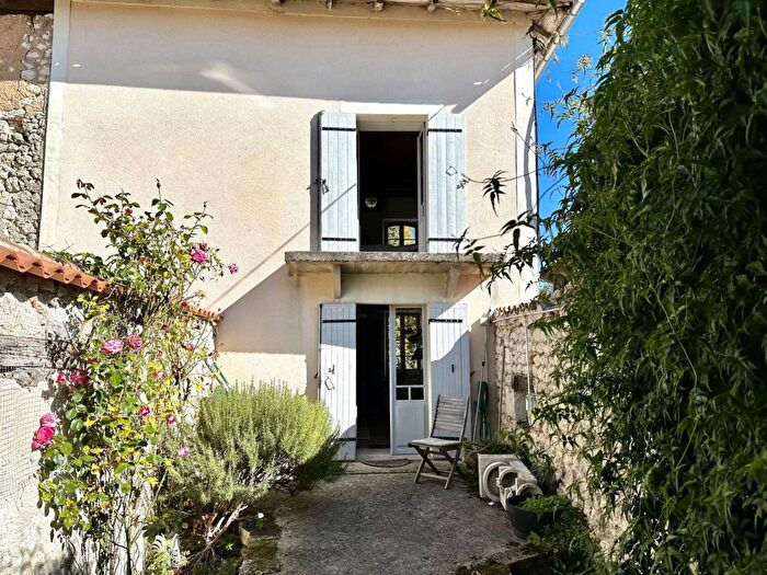 Maison à vendre - Aubeterre-sur-Dronne - 5 pièces - 2 chambres
