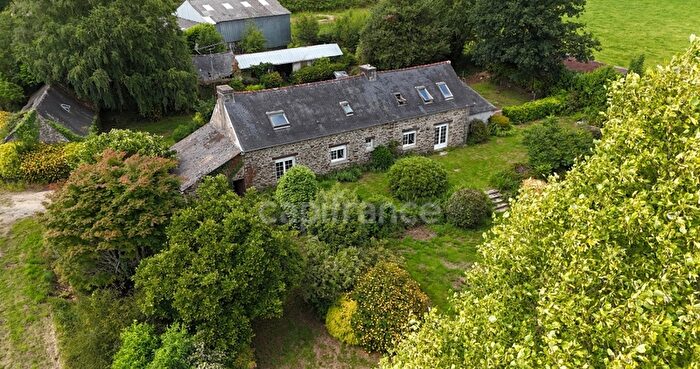 Châteauneuf-du-Faou : Maison 8 pièces à vendre