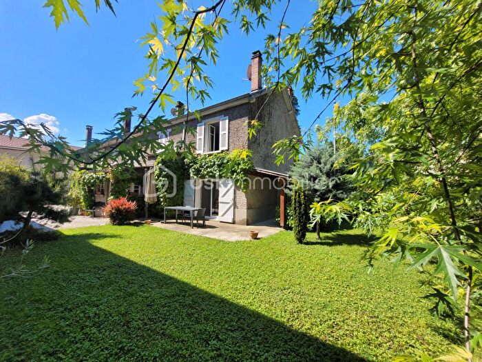 Maison à vendre - Voiron, Centre-ville, Gare - 8 pièces - 7 chambres