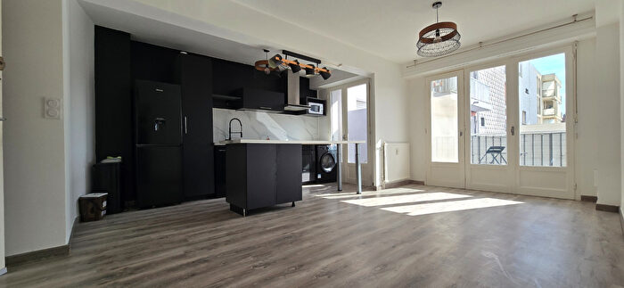 Appartement à vendre - Pau, Centre-ville - 2 pièces - 1 chambre