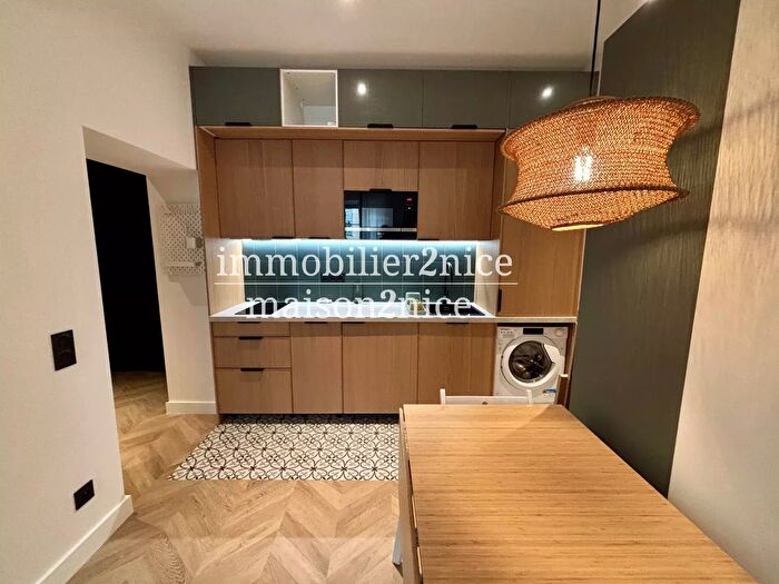 Appartement 1 pièce à louer à Nice, Carré dor